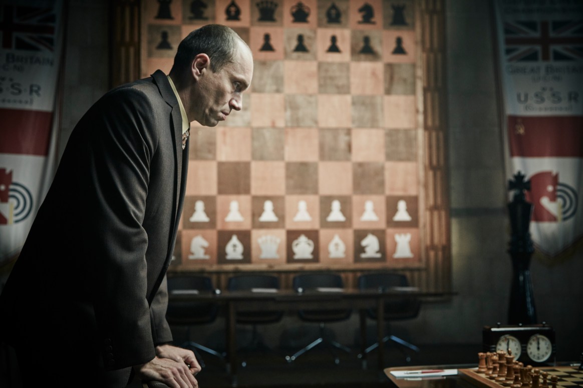 Endeavour Series Four “Game” Promotional Pictures | The Consulting ...